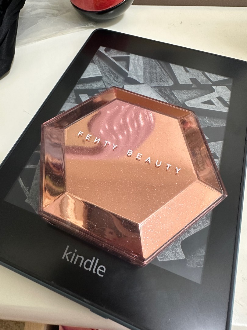 Fenty Beauty highlighter rose rave, Beauty & Personal Care, Face ...