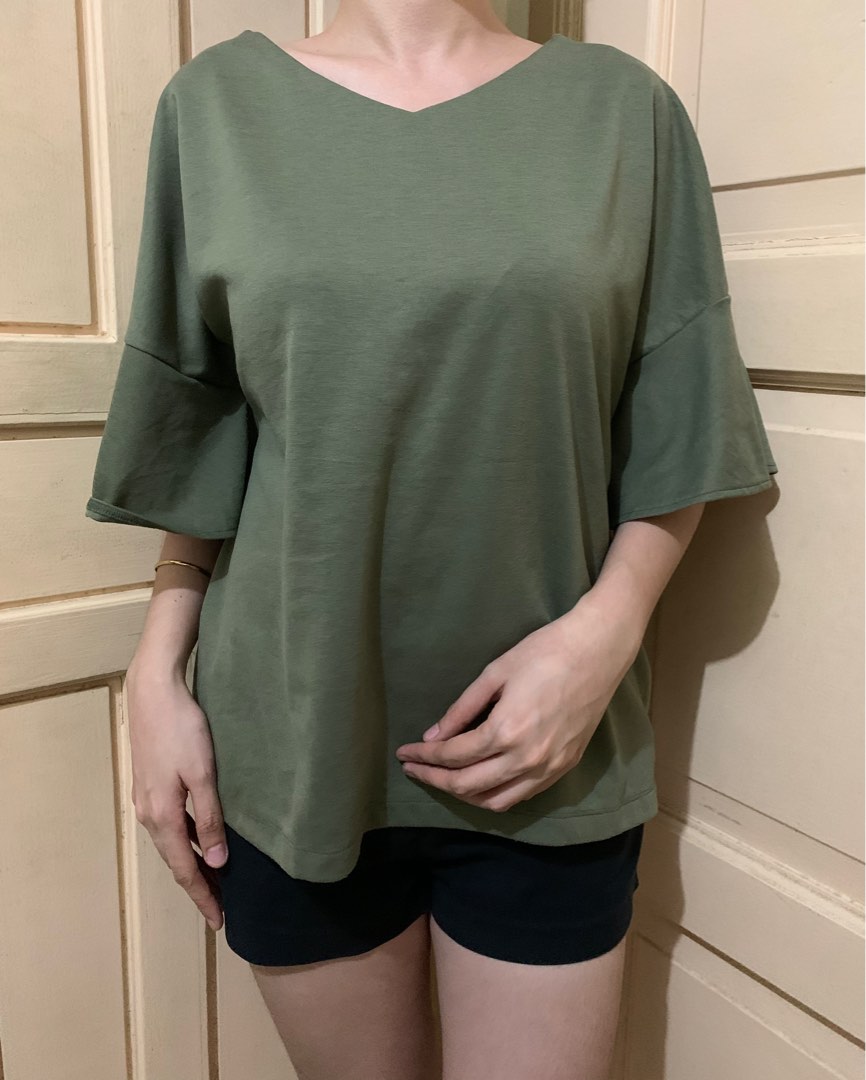 GU by Uniqlo Top, Women's Fashion, Tops, Blouses on Carousell