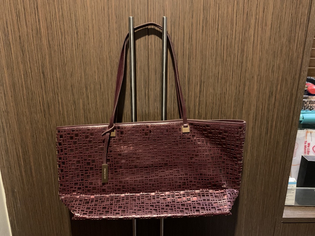 Ivanka Trump Textured Tote Bag, Luxury, Bags & Wallets on Carousell