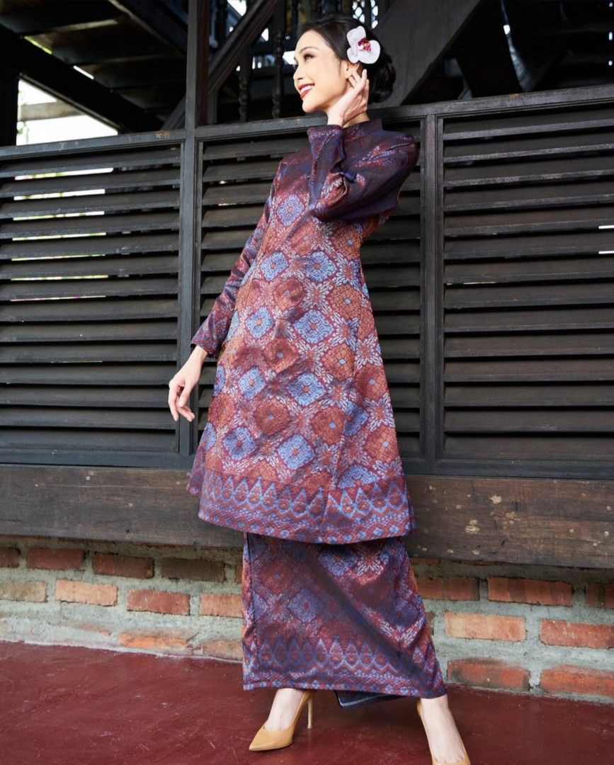 Kurung Riau Songket Tenun, Women's Fashion, Muslimah Fashion, Baju Kurung & sets on Carousell