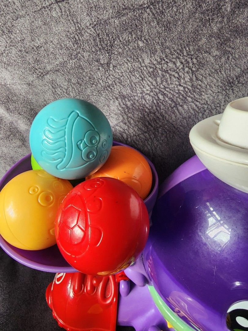 Leapfrog Peek a shoe octopus toy, with light and music for toddler ...