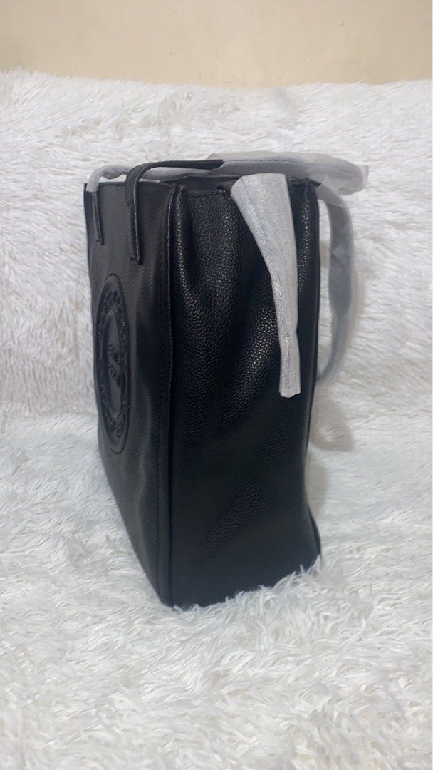 Marc jacobs signature leather Logo tote bag, Luxury, Bags & Wallets on ...