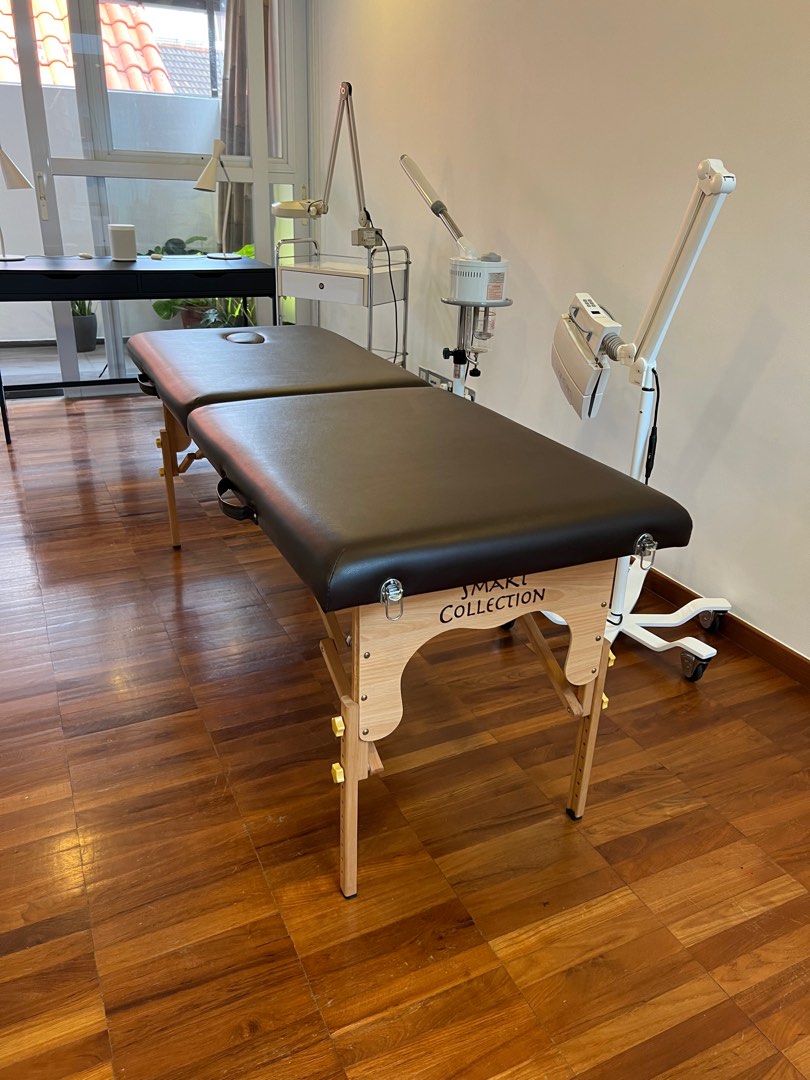 Massage Table, Furniture & Home Living, Furniture, Other Home Furniture ...