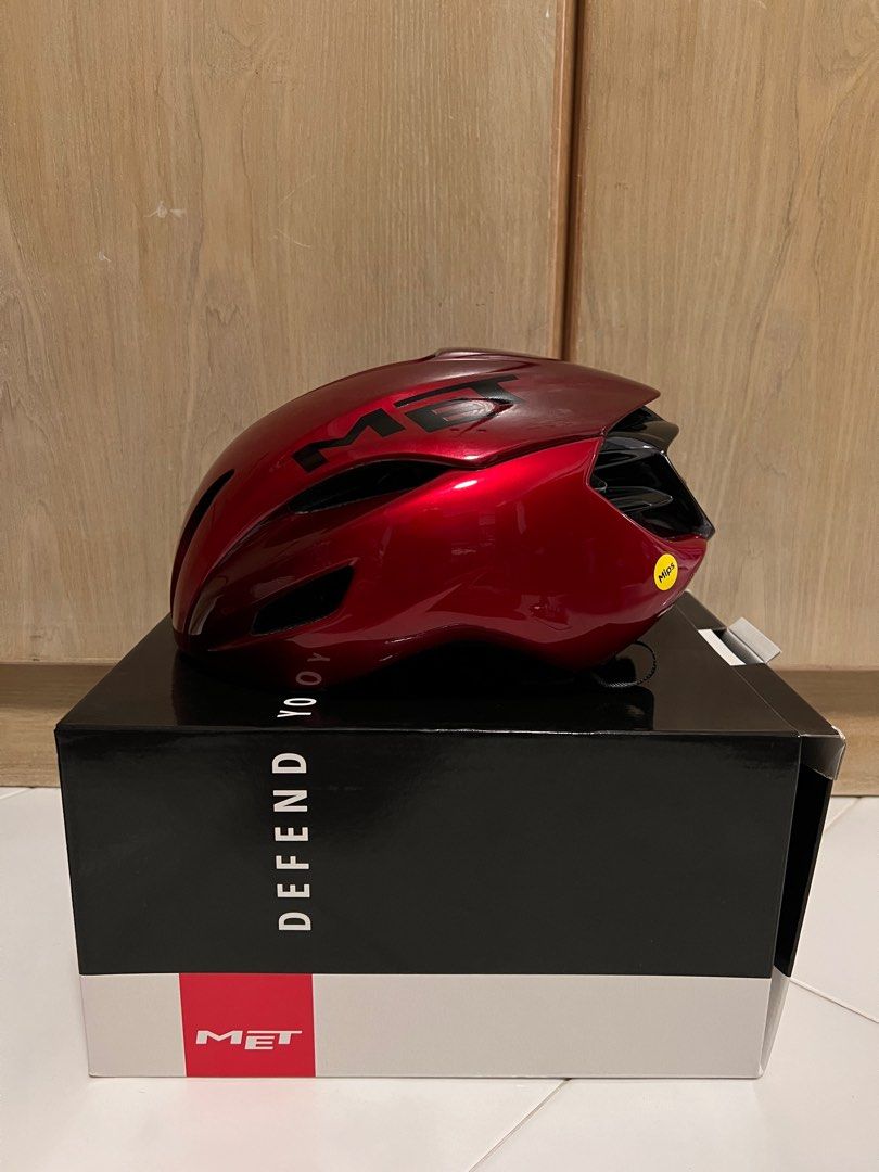 Met Manta Helmet with MIPS & Fidlock, Sports Equipment, Bicycles ...