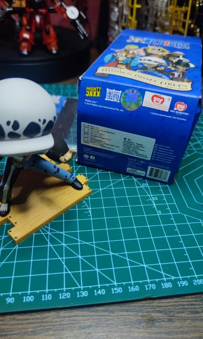 Mighty Jaxx One Piece Law Freenys Hidden Dissectibles Series 4 Blind