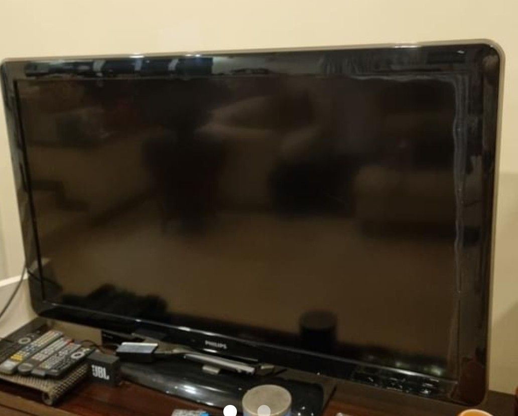 Philips 52 inch flat screen TV, TV & Home Appliances, TV ...