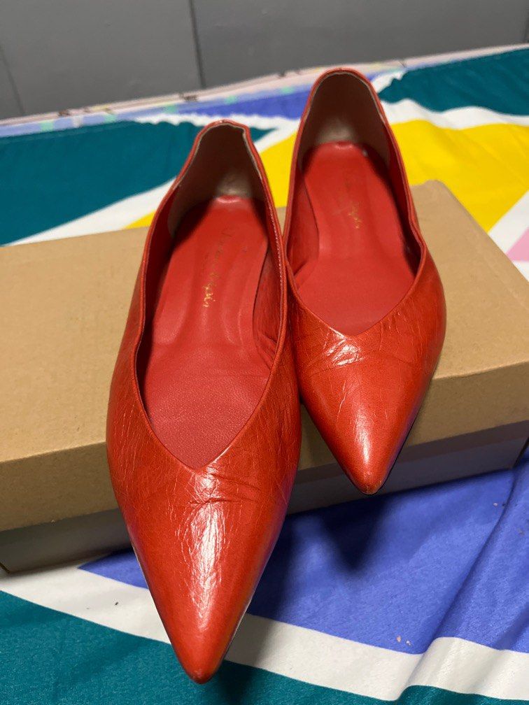 Red flats, Women's Fashion, Footwear, Flats & Sandals on Carousell