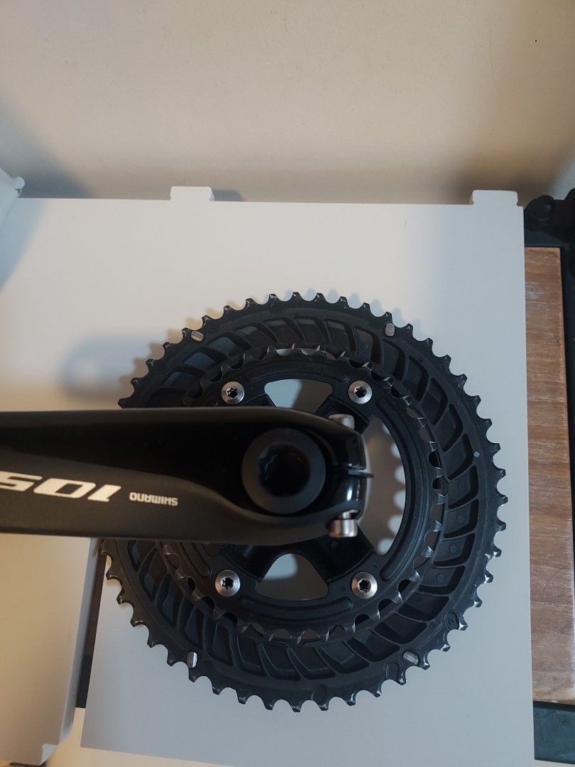 Shimano 105 crankset 165mm, Sports Equipment, Bicycles & Parts, Parts & Accessories on Carousell