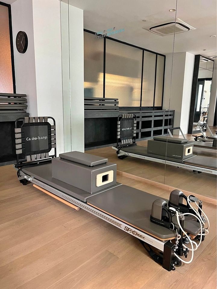 STOTT Pilates Merrithew SPX Reformer w/Box, platform extender, pole ...