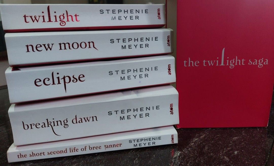 The Twilight Saga Five Book Set (White Collection), Hobbies & Toys ...