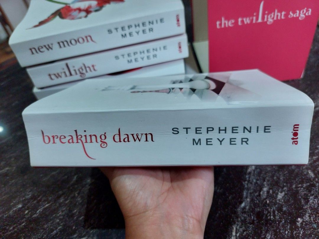 The Twilight Saga Five Book Set (White Collection), Hobbies & Toys ...