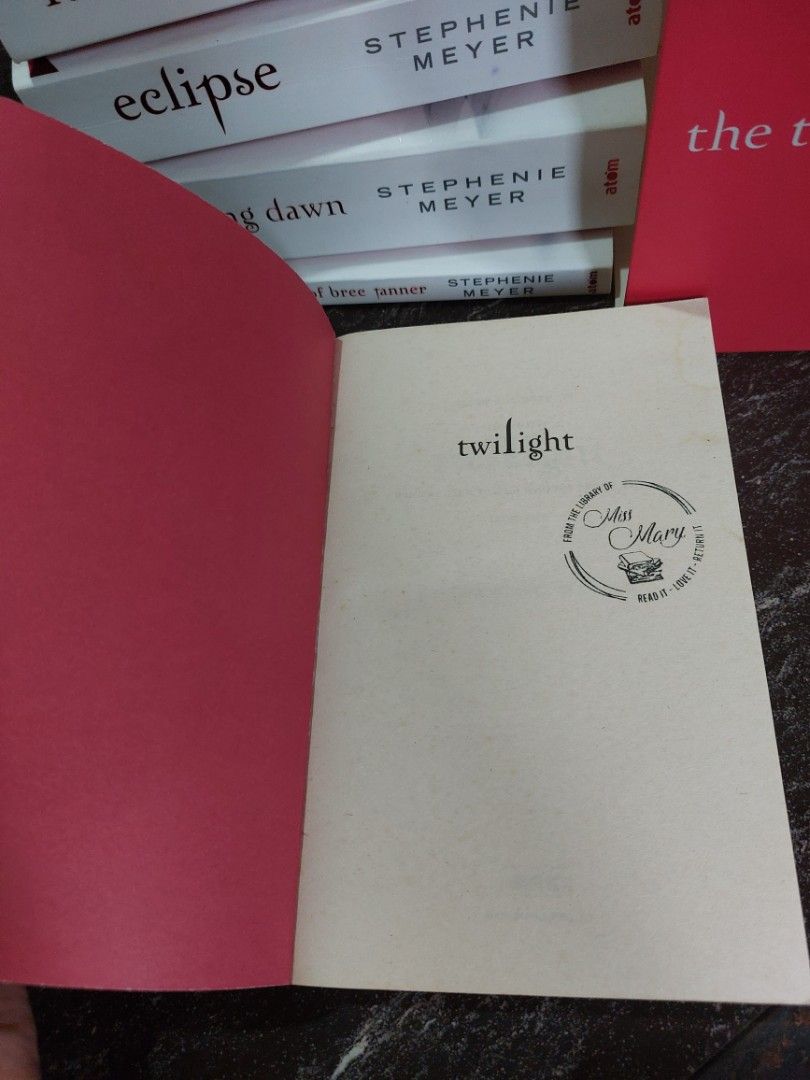 The Twilight Saga Five Book Set (White Collection), Hobbies & Toys ...