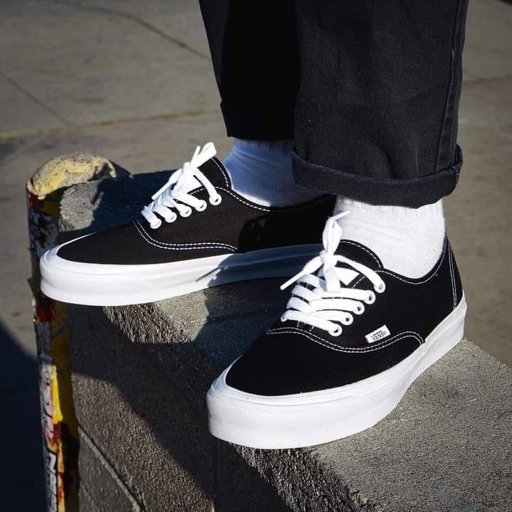 Vans Vault v2 Original, Men's Fashion, Footwear, Sneakers on Carousell