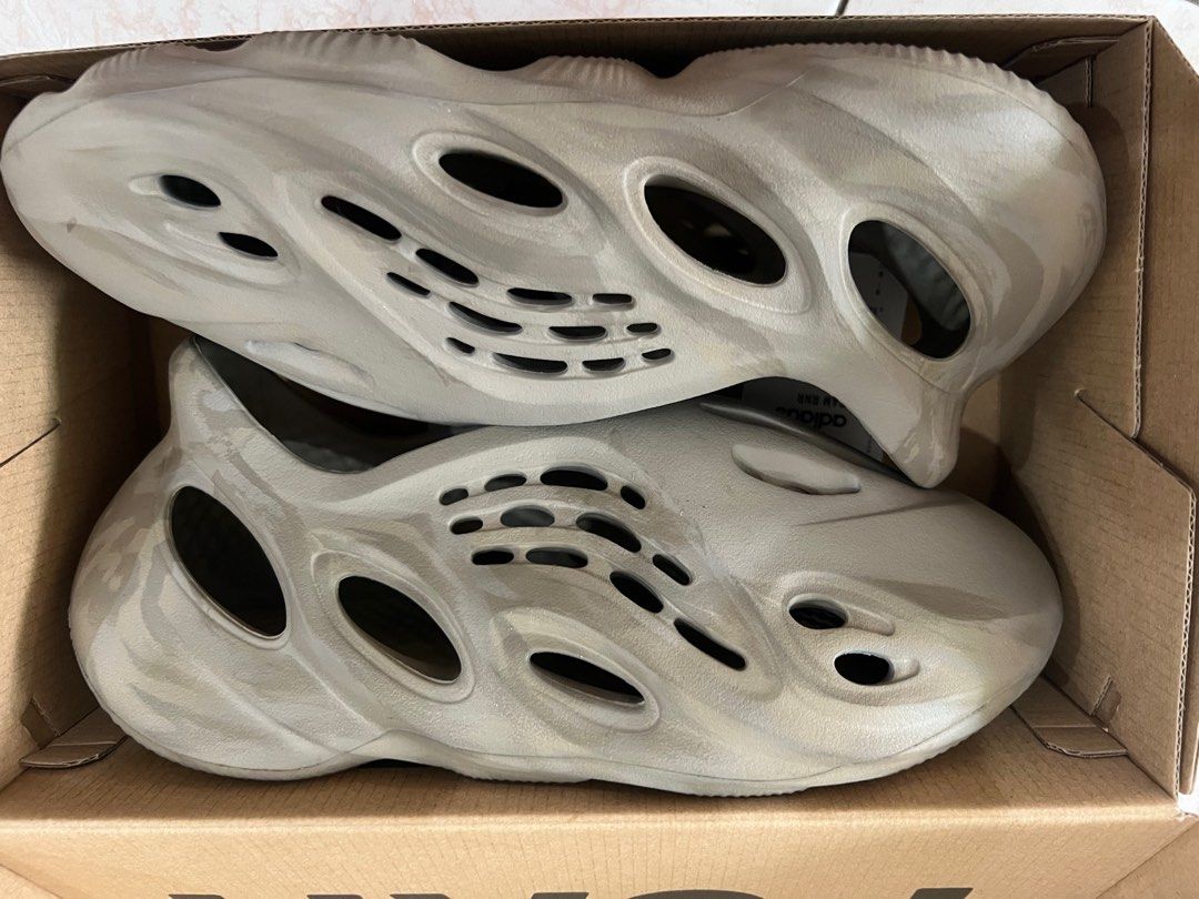 Yeezy Foam Runner Stone Sage UK9, Men's Fashion, Footwear, Sneakers on ...