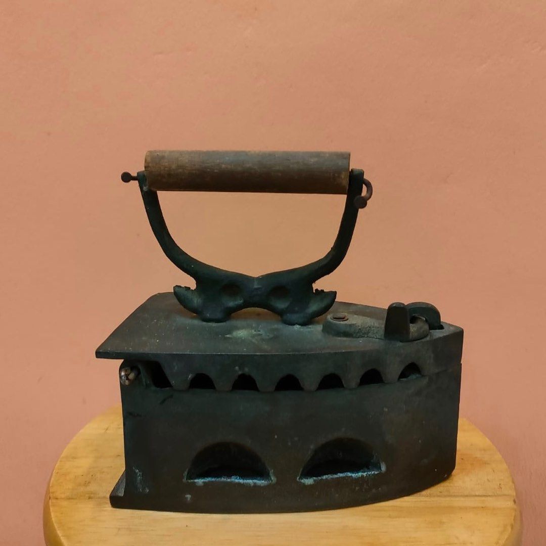 Antique Copper Iron, TV & Home Appliances, Irons & Steamers on Carousell