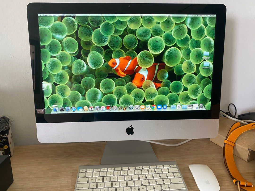 Apple iMac 21.5 inch, Mid 2010, Computers & Tech, Desktops on Carousell
