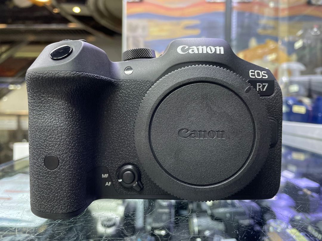CANON EOS R7 EOSR7 行貨保用 超新淨 齊盒 反MON, 攝影器材, 相機 - Carousell