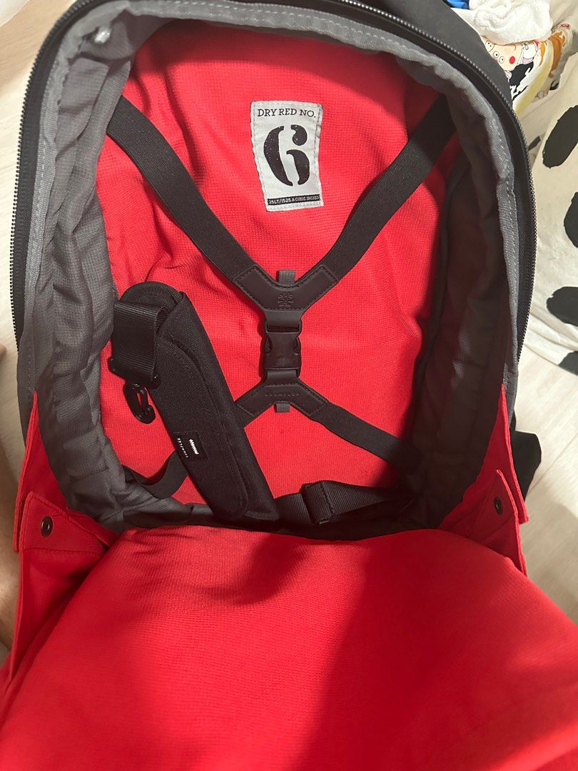 Crumpler Dry Red No 6 15" Laptop Travel Backpack (Black), Men's Fashion ...