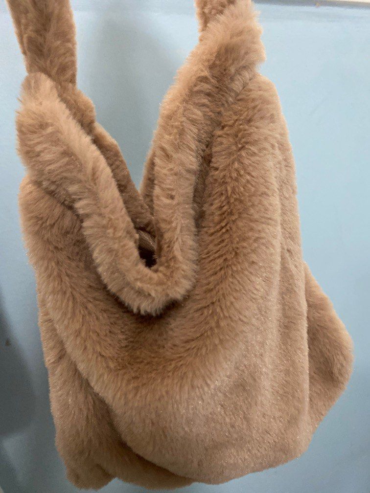 furry tote bag, Women's Fashion, Bags & Wallets, Shoulder Bags on Carousell