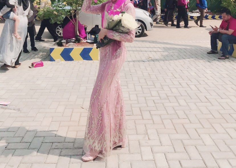Gaun wisuda sequin + manik, Fesyen Wanita, Pakaian Wanita, Gaun & Rok ...