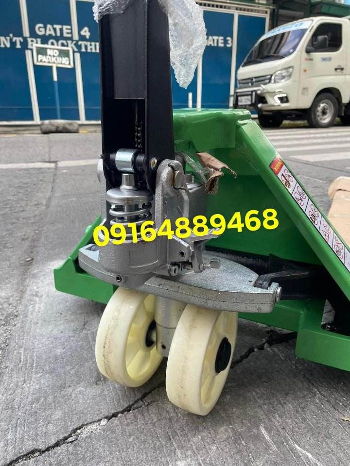 HAND PALLET, Commercial & Industrial, Construction Tools & Equipment on ...