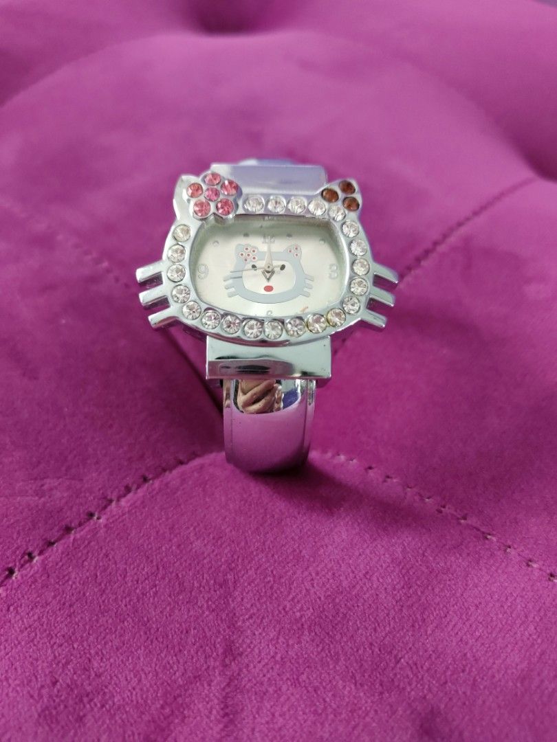 Jam tangan hello Kitty, Fesyen Wanita, Jam Tangan di Carousell