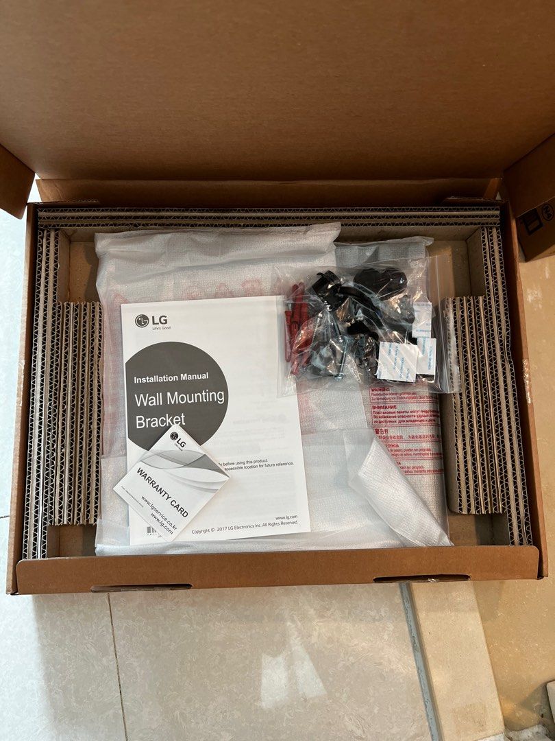 LG wall mount bracket 活動掛牆架 掛牆費 OLW480B, 家庭電器, 電視 & 其他娛樂, 電視組件及配件 ...