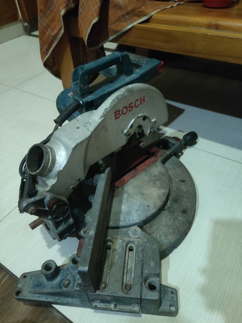 Mesin gergaji merk Bosch gcm 10" anggap mati, Elektronik, Lainnya di ...