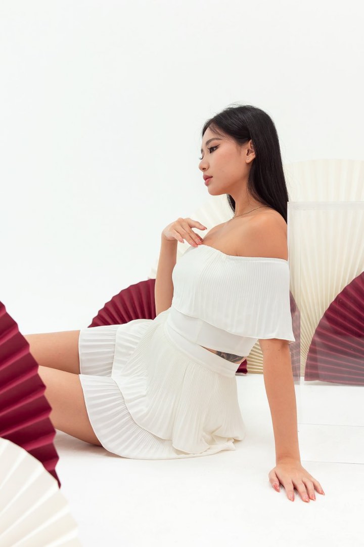 MIKAYLA CARRIE PLEATED SET IN WHITE, Women's Fashion, Dresses & Sets ...