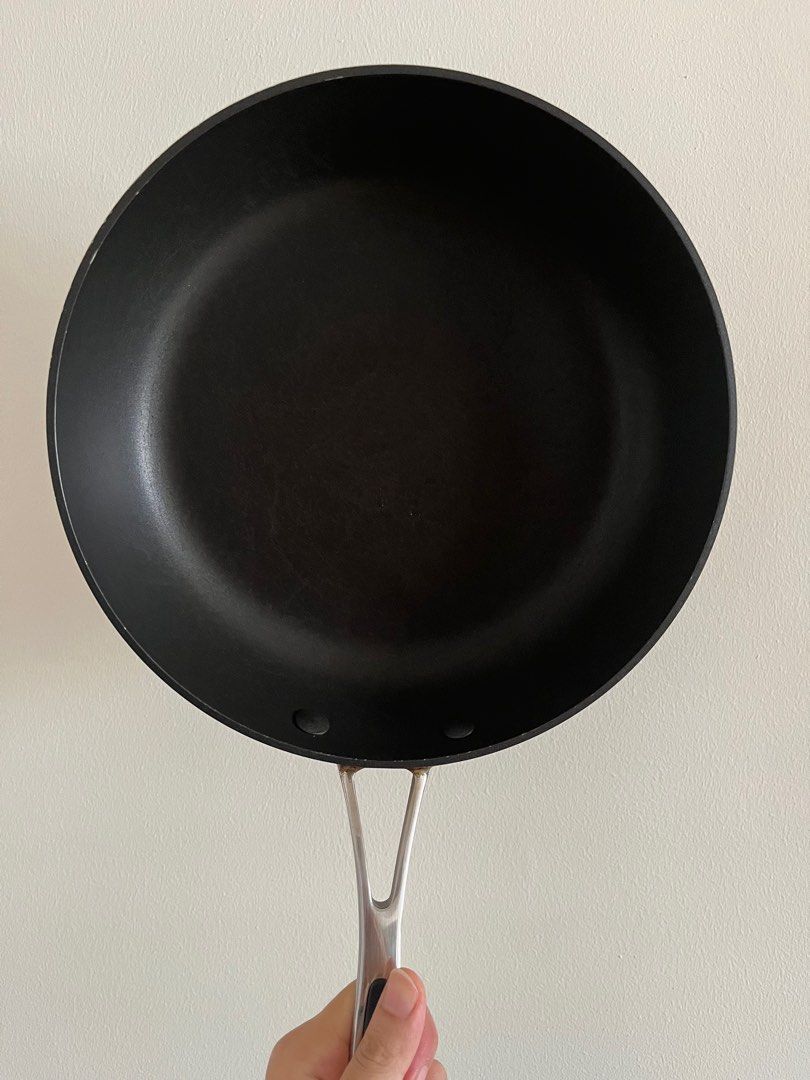 Nevio by Tivoli frying pan (self-collection @ toapayoh), Furniture ...