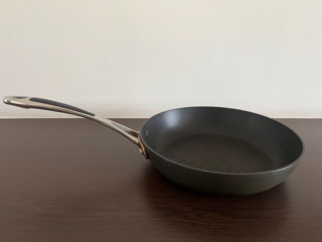Nevio by Tivoli frying pan (self-collection @ toapayoh), Furniture ...