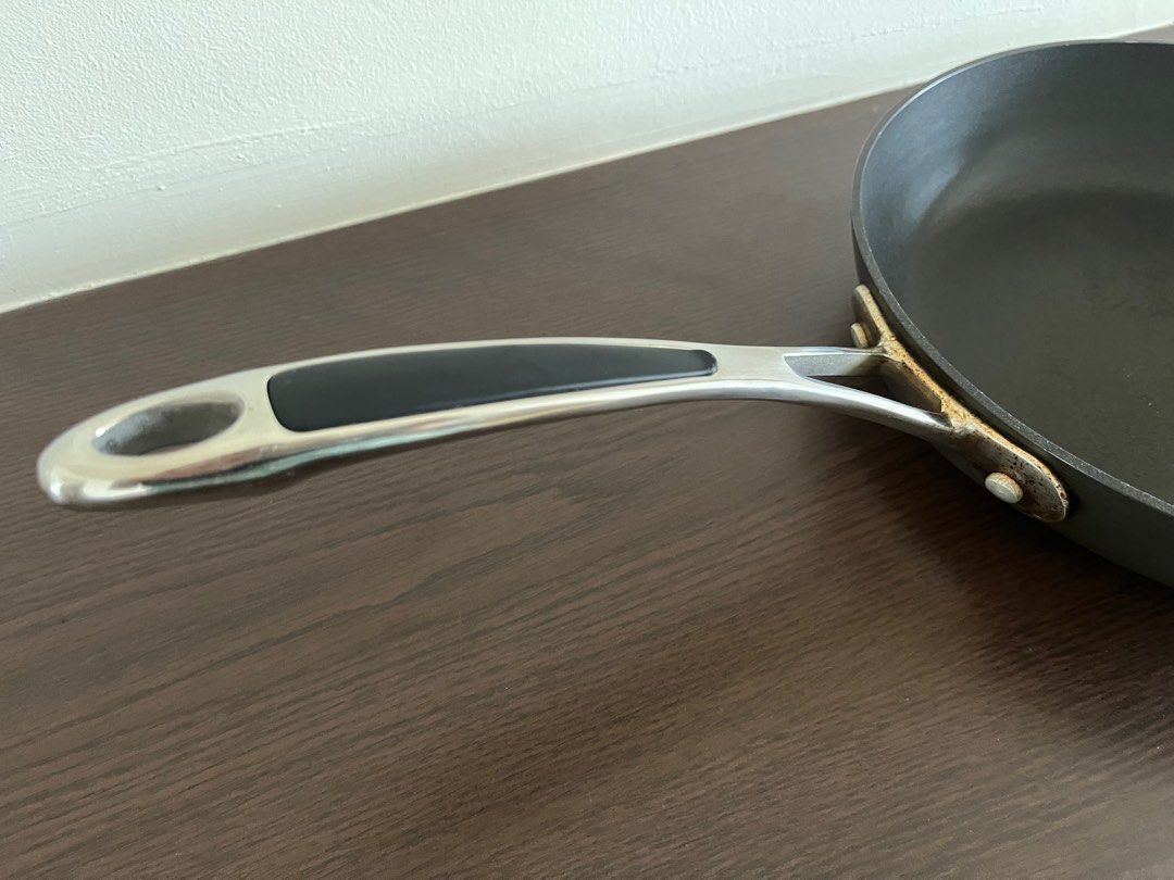 Nevio by Tivoli frying pan (self-collection @ toapayoh), Furniture ...