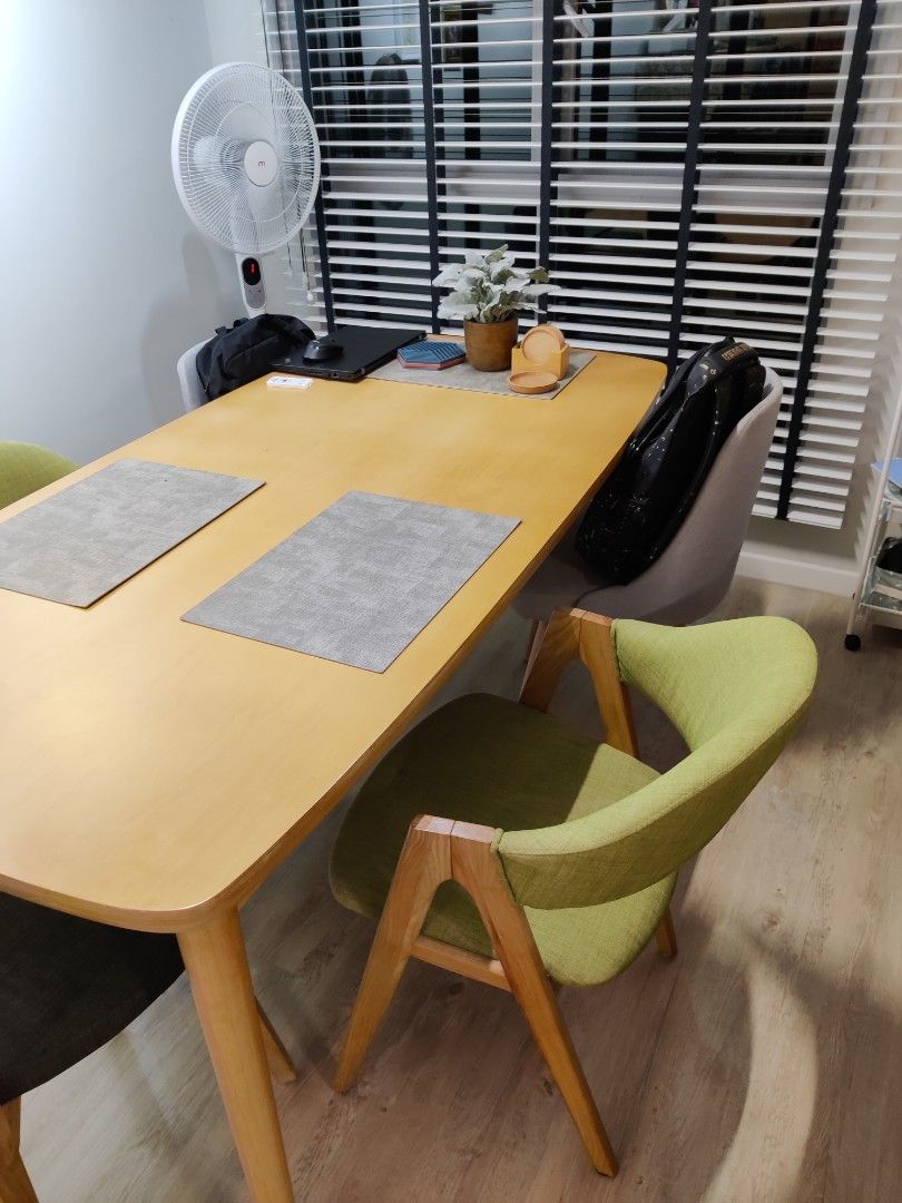 Preloved - Scandinavian dining table set (1 table, 5 chairs), Furniture ...