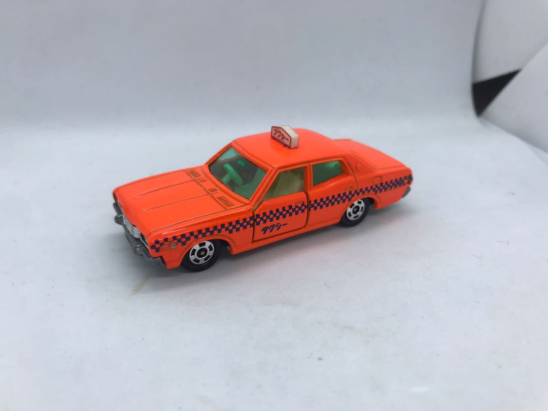 Tomy Tomica 黑盒 28 Nissan Cedric 2800 sgl taxi Japan 日本製 的士 螢光色, 興趣及遊戲, 玩具 & 遊戲類 - Carousell