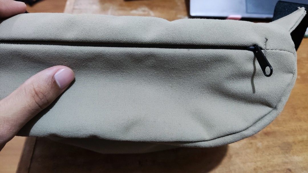 Uniqlo Robic Body Bag, Women's Fashion, Bags & Wallets, Cross-body Bags ...