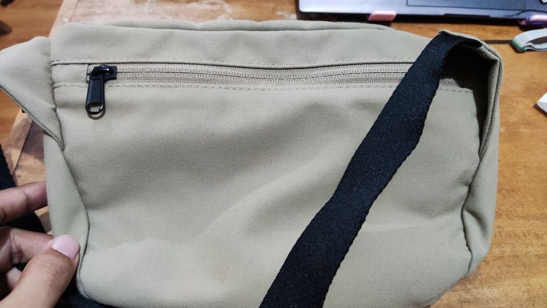 Uniqlo Robic Body Bag, Women's Fashion, Bags & Wallets, Cross-body Bags ...