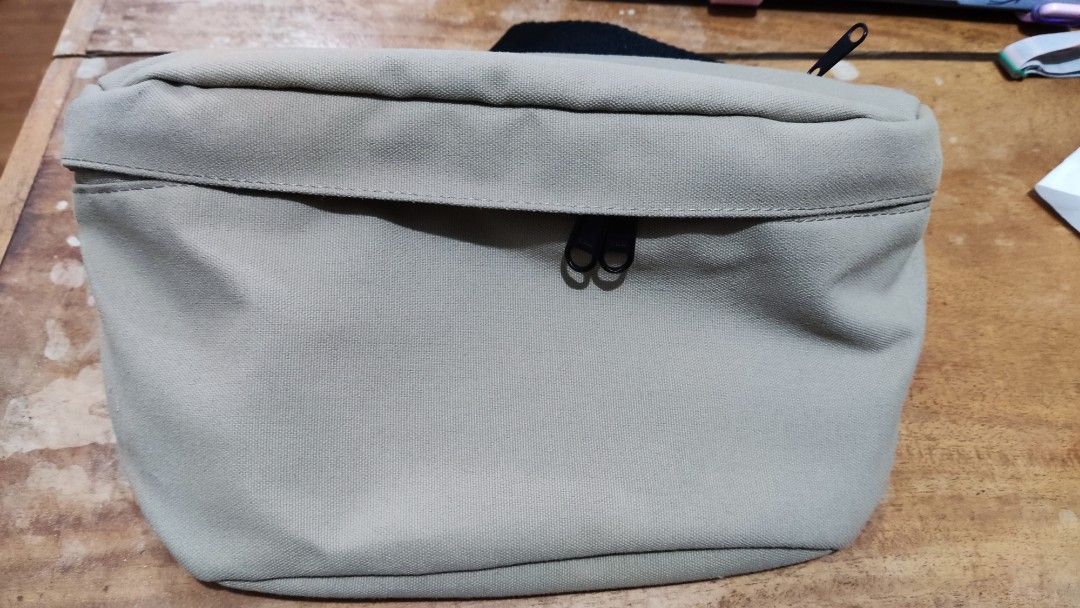 Uniqlo Robic Body Bag, Women's Fashion, Bags & Wallets, Cross-body Bags ...