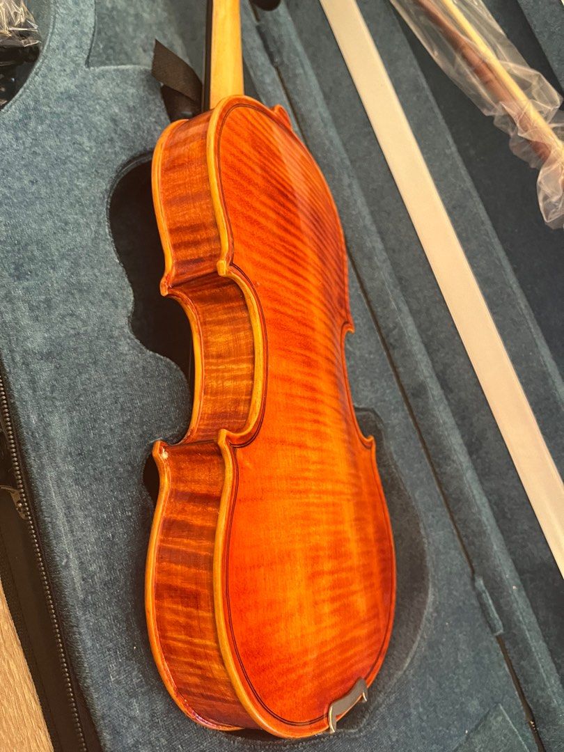 Very Beautiful 1/4 violin one piece back, Hobbies & Toys, Music & Media ...
