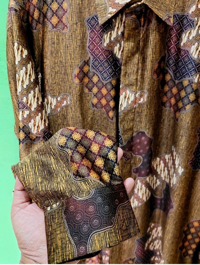 BAJU BATIK FORMAL (KAIN LICIN), Men's Fashion, Tops & Sets, Formal ...