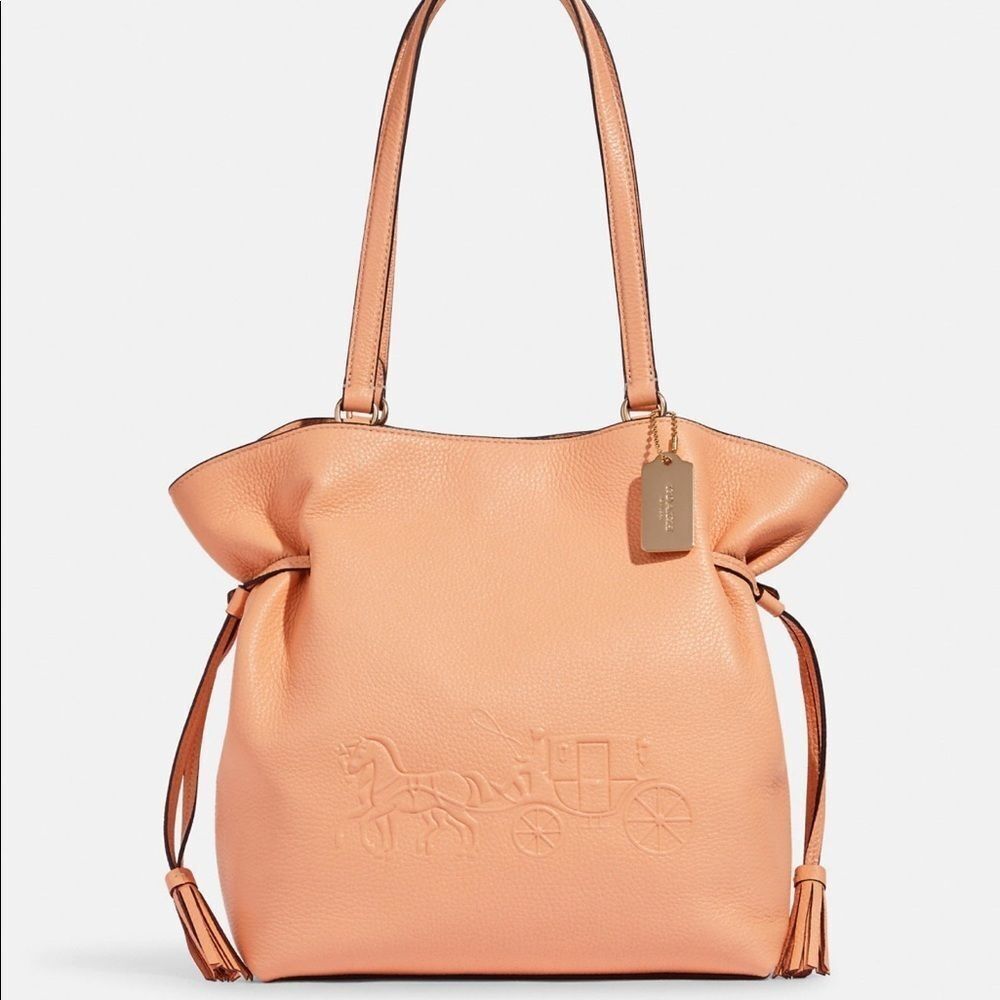 COACH Andy Tote Bag Horse & Carriage Faded Blush Pebble Leather, 名牌, 手袋及銀包 - Carousell