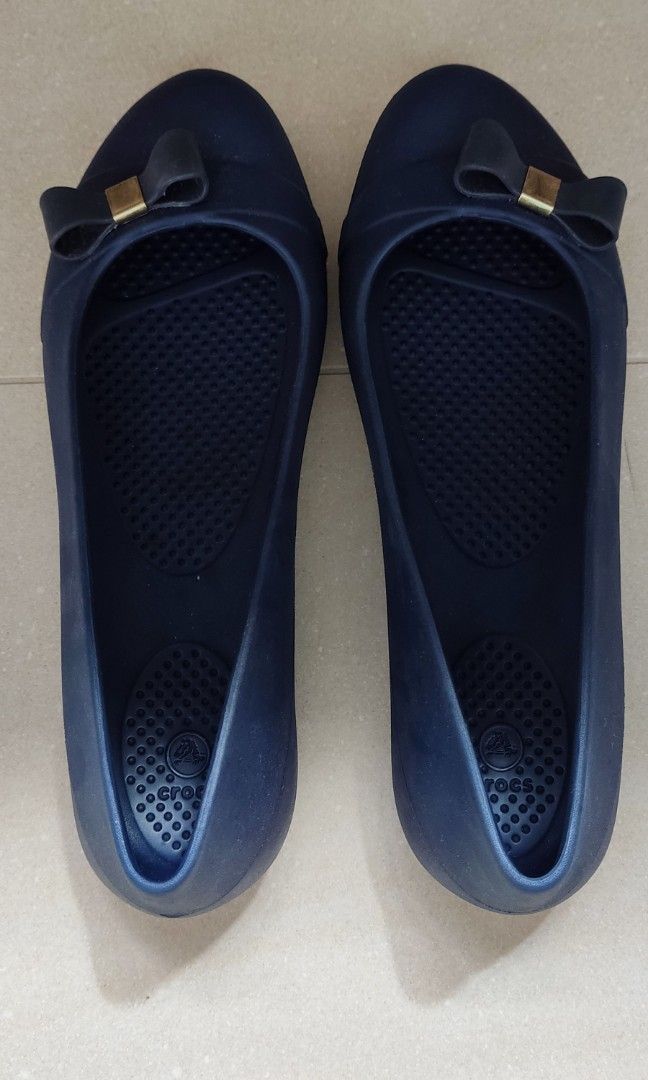Crocs Women flats, Women's Fashion, Footwear, Flats on Carousell