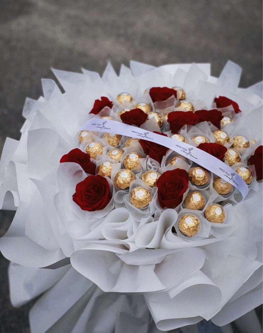 Ferrero Rocher with Fresh Roses Bouquet, Hobbies & Toys, Stationery ...