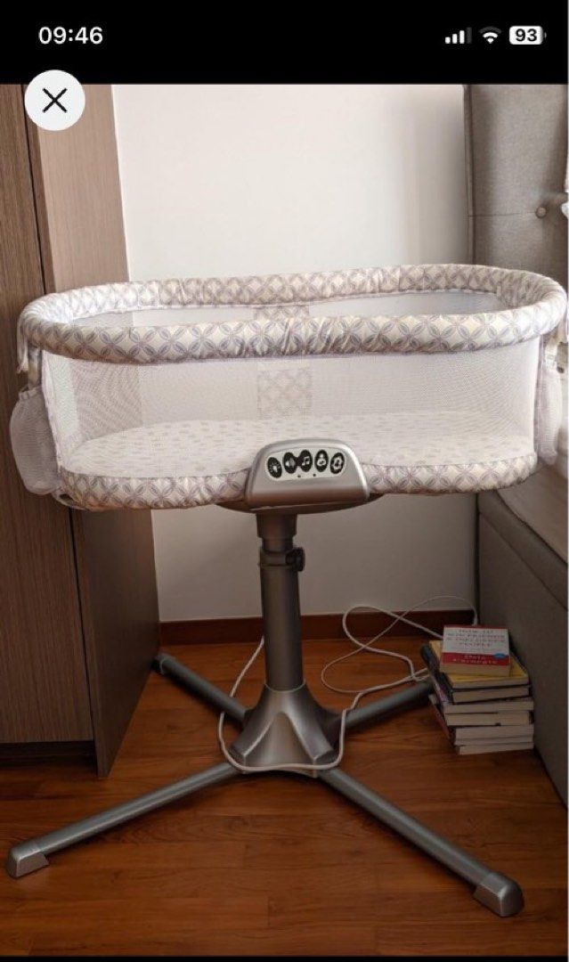 Halo Bassinet (bassinest) Swivel Sleeper + mattress + sheets, Babies ...