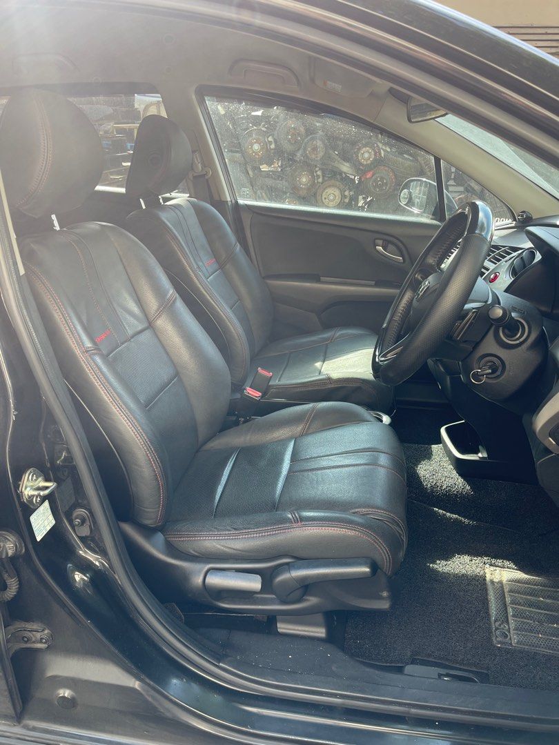 Honda stream RSZ - nice black seats, Car Accessories, Accessories on ...
