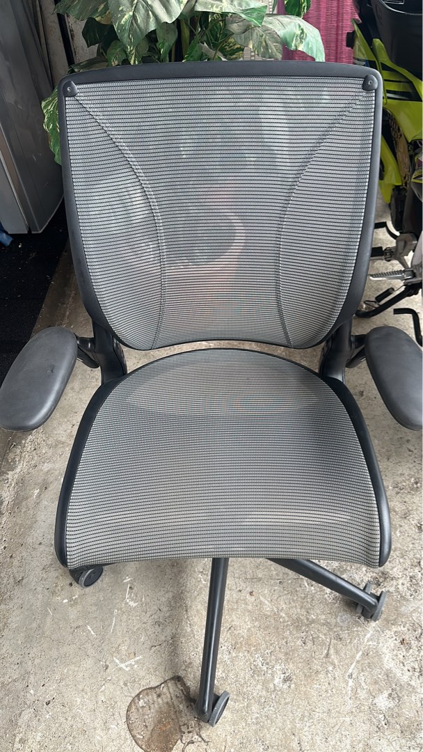 Humanscale Different World, Furniture & Home Living, Furniture, Chairs ...