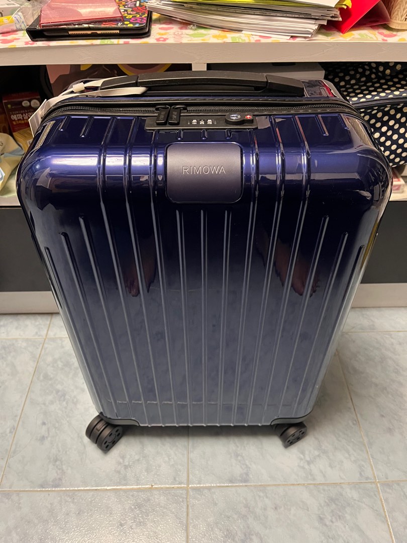 Rimowa Essential Lite 21吋 深藍 全新, 興趣及遊戲, 旅行, 旅遊 - 旅行必需品及用品 - Carousell