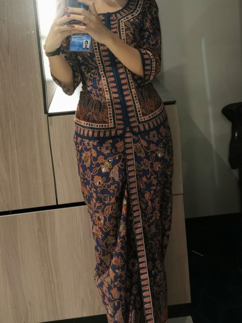 SIA uniform full set, Women's Fashion, Activewear on Carousell