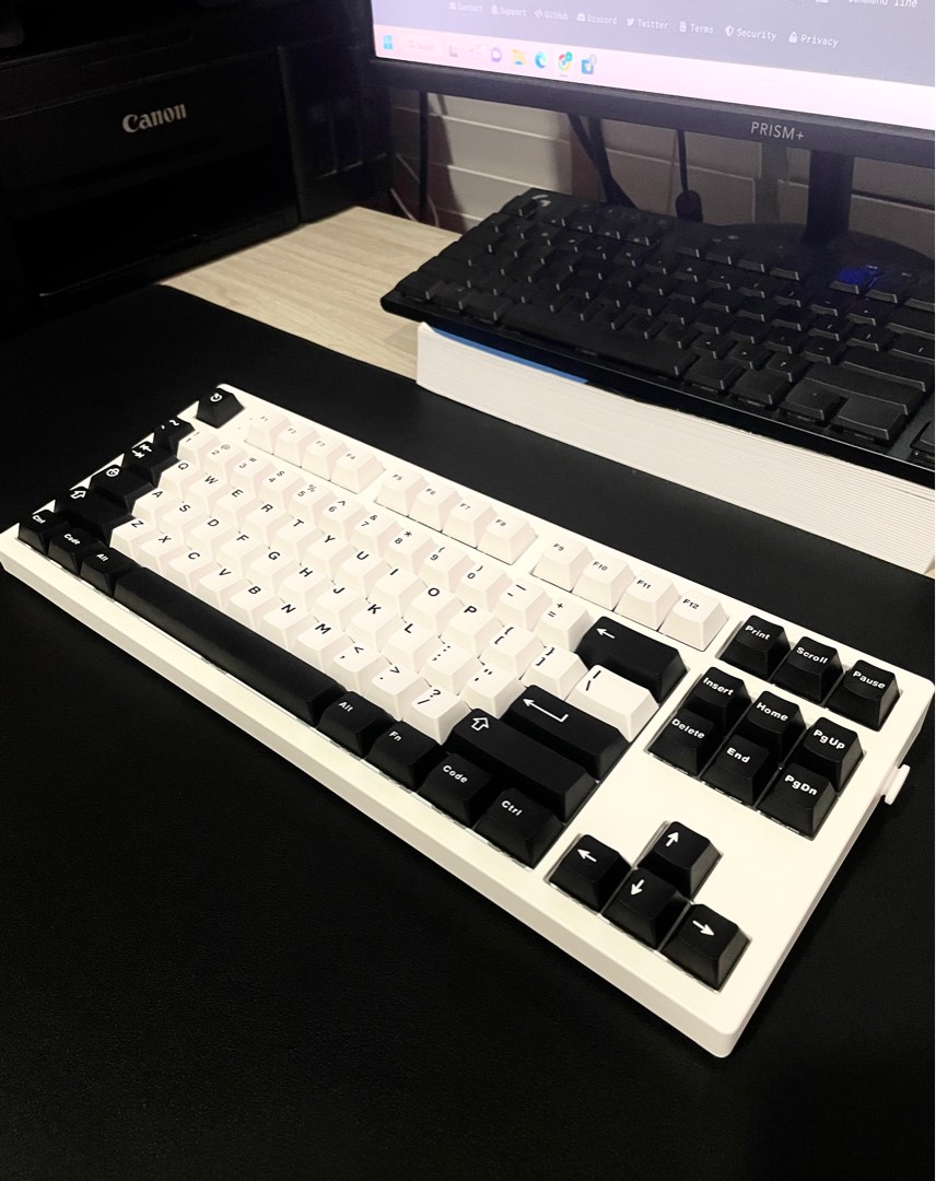 TKL custom mechanical keyboard (WOB black and white keycaps), Computers ...