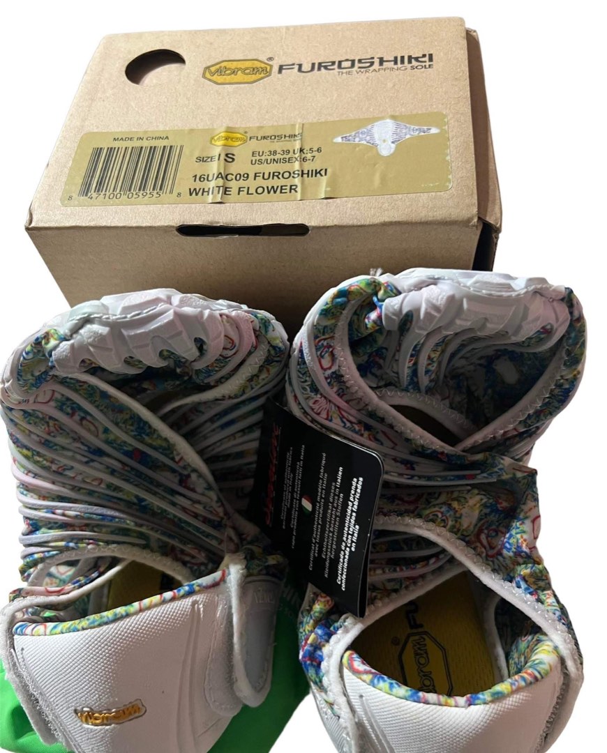 Vibram White, Women's Fashion, Footwear, Flats & Sandals on Carousell