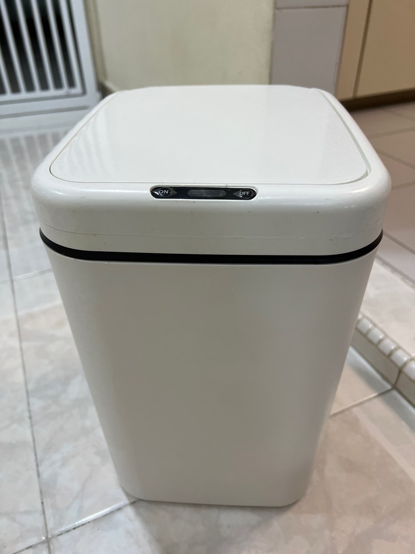 White Auto Open/Close Trash Dustbin, Furniture & Home Living, Cleaning ...